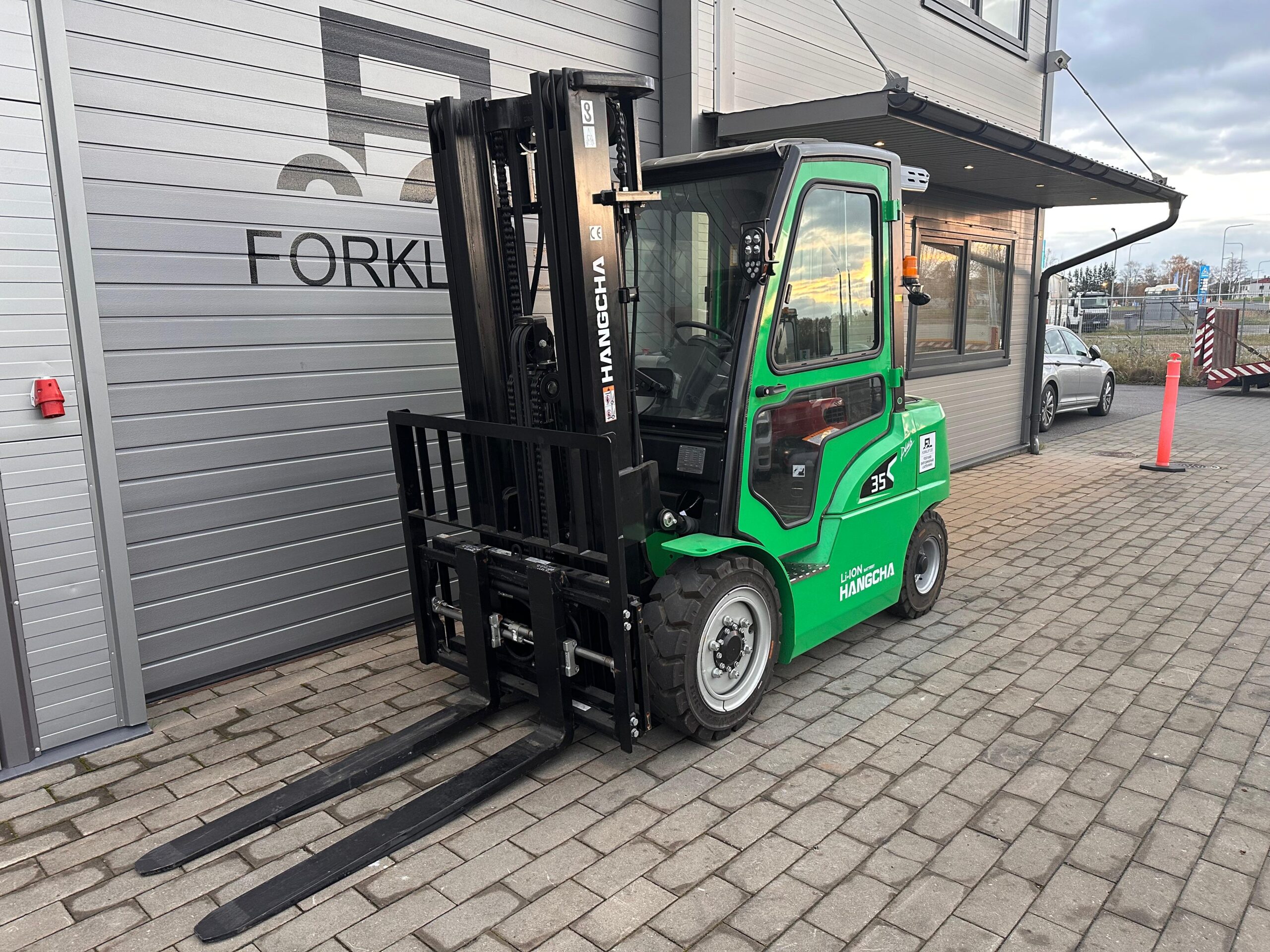 Tõstetehnika müük Elektritõstukid Tõstukid Hangcha CPD35-XY2G-SI24 99516